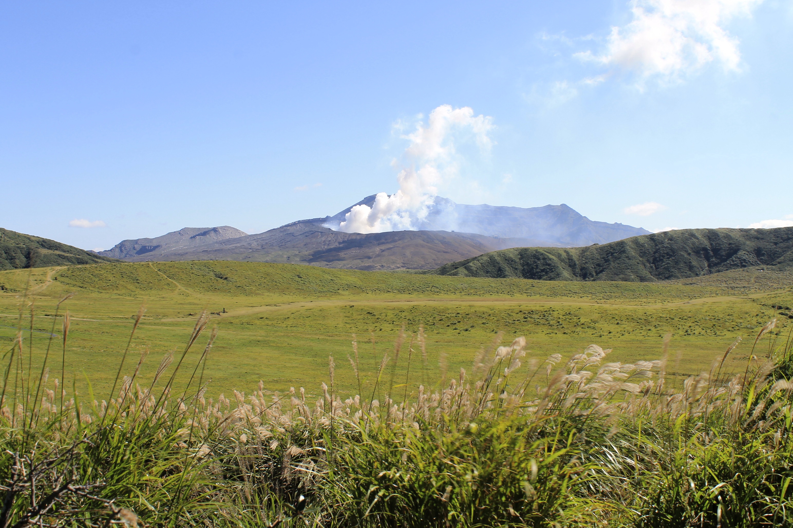 Mount Aso: I heard you like volcanoes, so I put some volcanoes in your ...