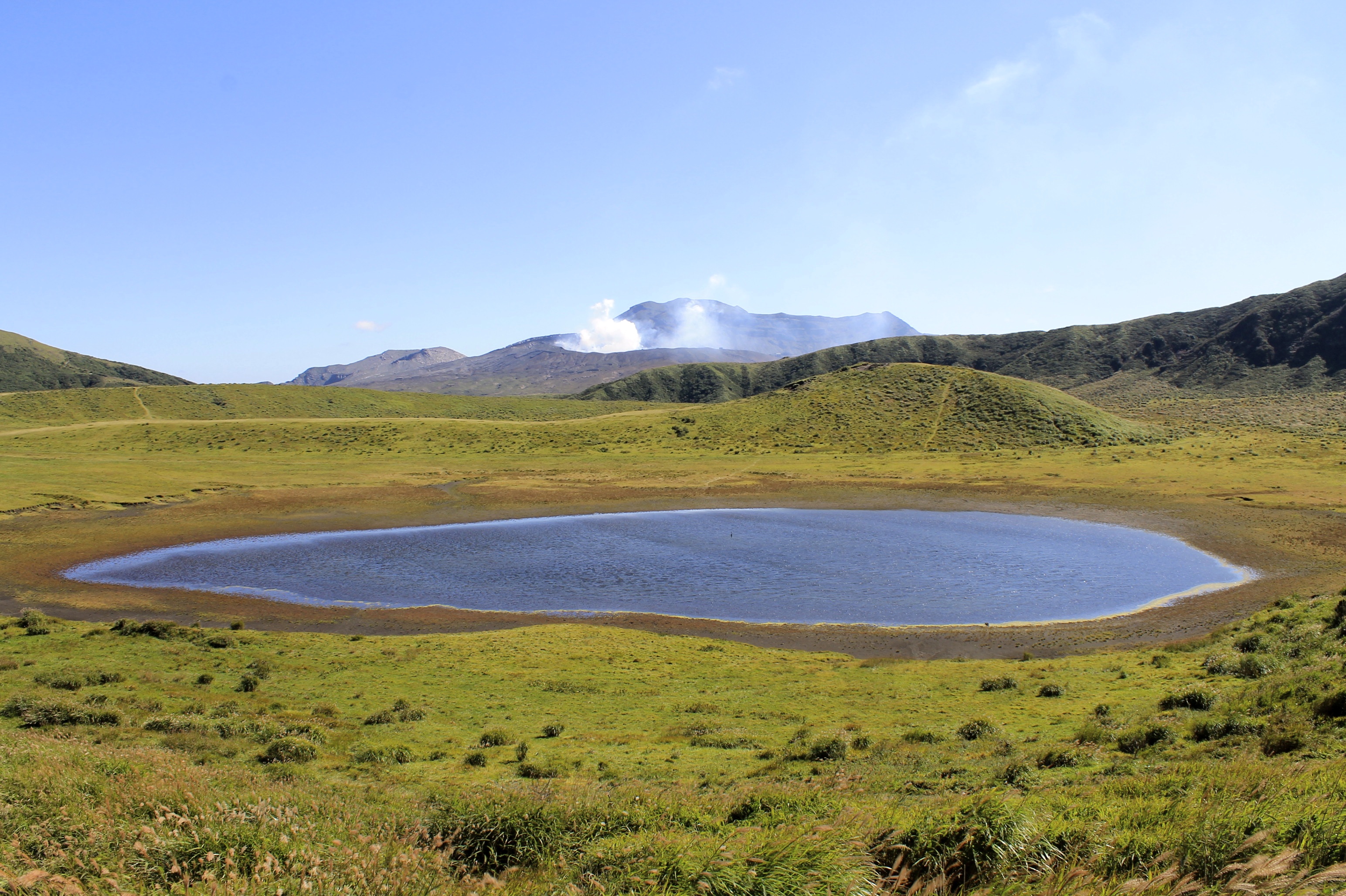 Mount Aso: I heard you like volcanoes, so I put some volcanoes in your ...