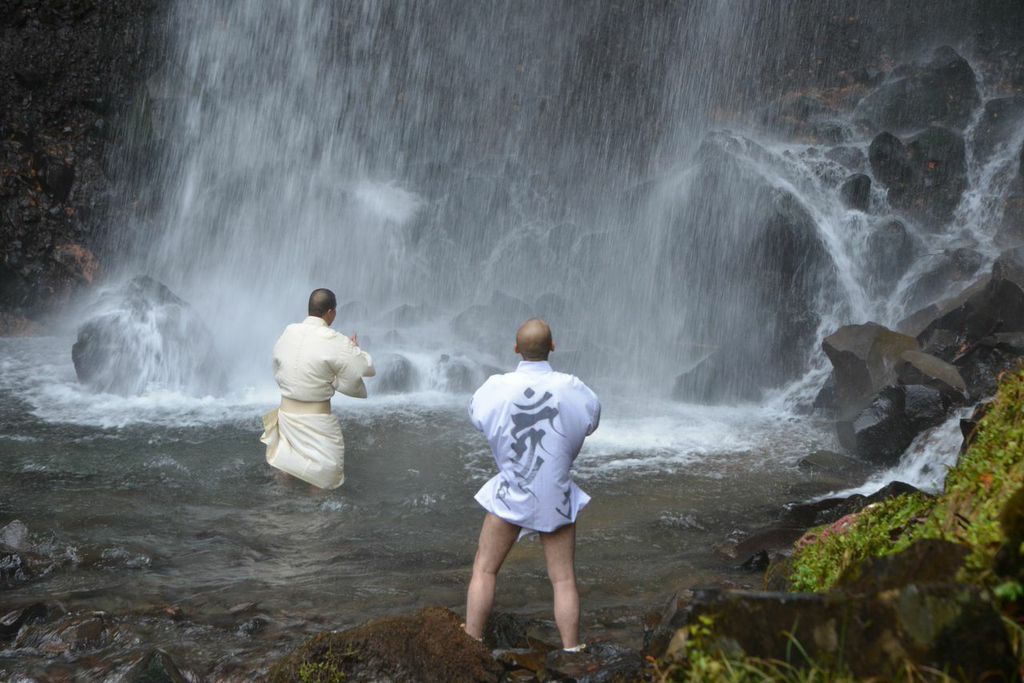 Mountain monks meditate in ice-cold waterfalls, are completely badass ...