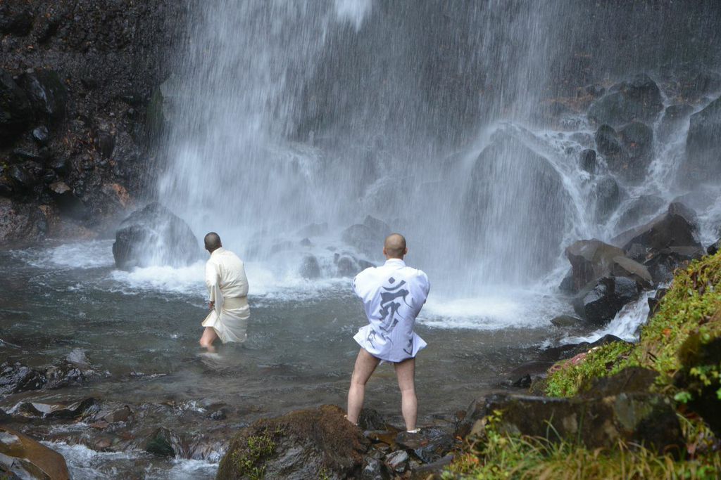 Mountain monks meditate in ice-cold waterfalls, are completely badass ...