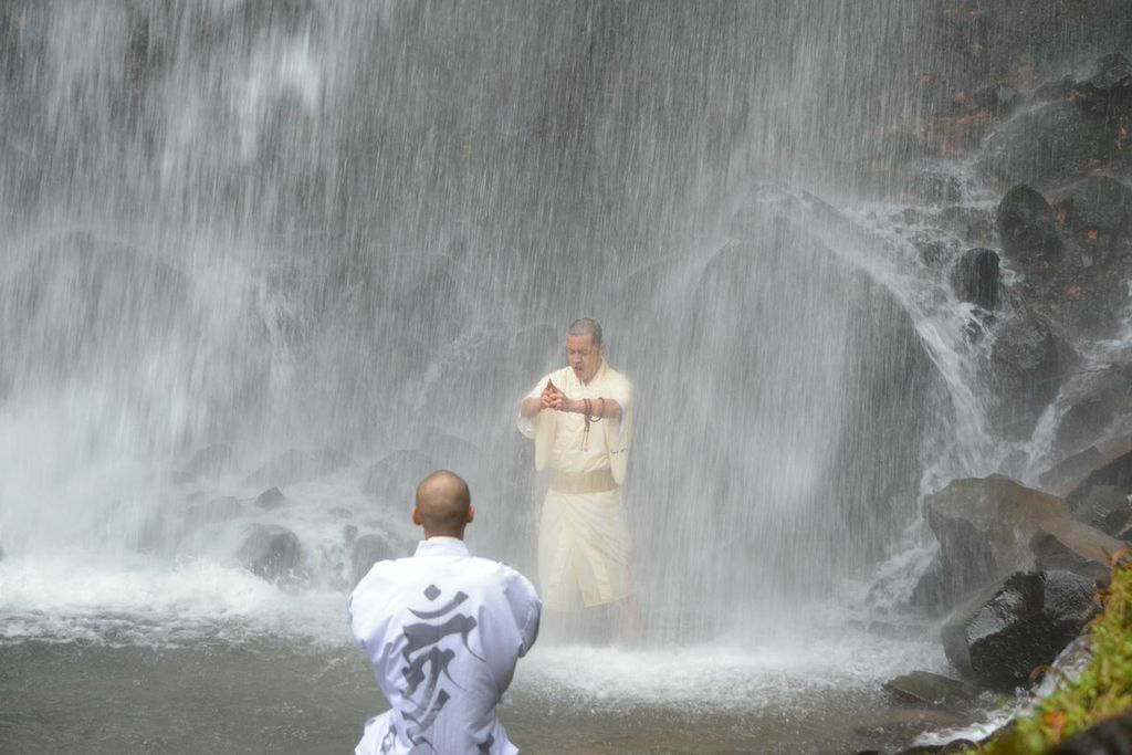 Mountain monks meditate in ice-cold waterfalls, are completely badass ...