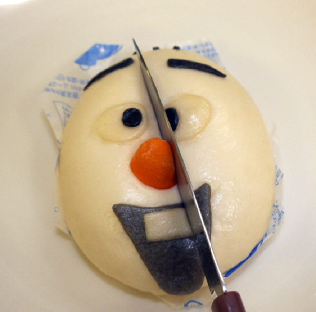 Hate Frozen? Then you’ll love these photos of the Disney hit’s Olaf ...