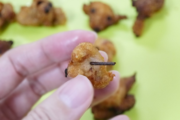 Japanese food blogger makes fried chicken poodles: “They’re too cute to ...