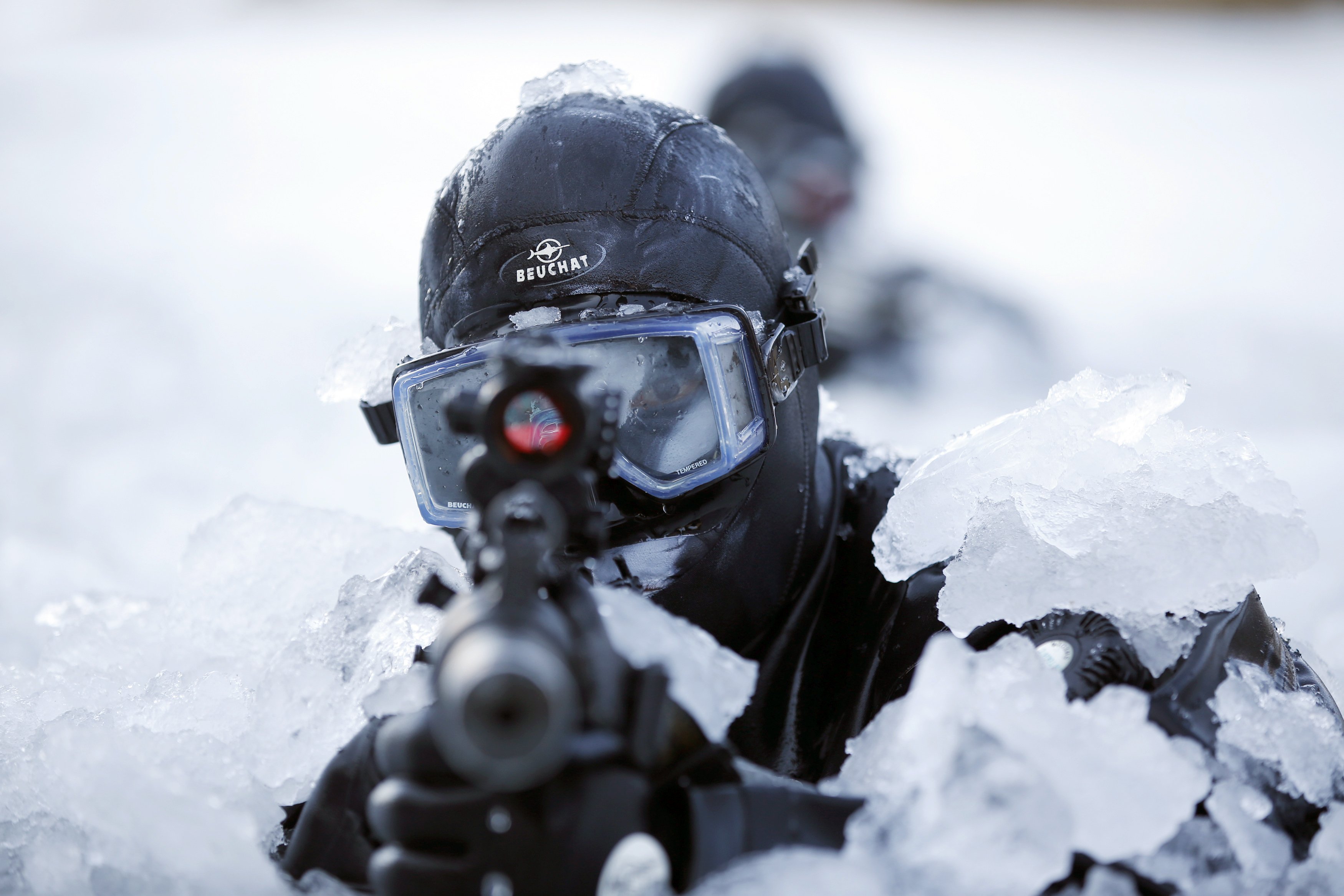 Intense photos of South Korean Special Forces training in the snow ...