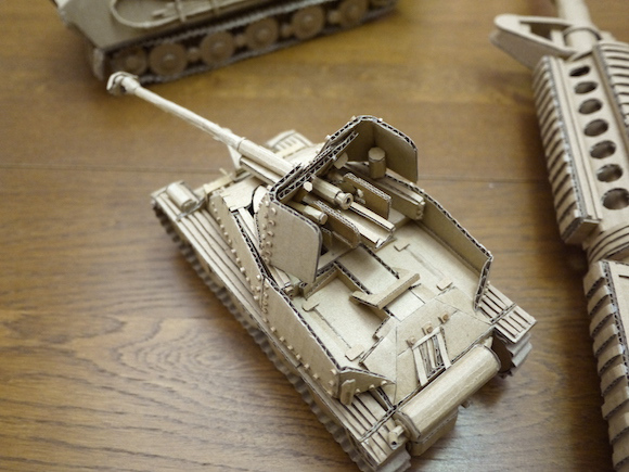 Artist makes cool Gundam, tanks, and rifles out of Amazon boxes to show ...