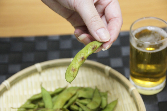 Eat your beans the doubly delicious way with this mushiyaki edamame ...