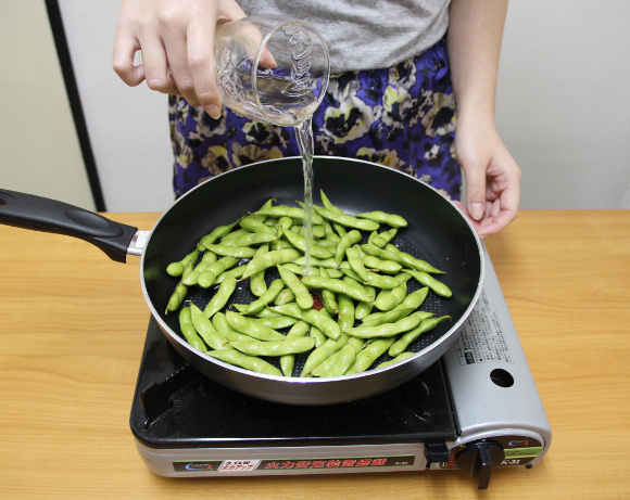 Eat your beans the doubly delicious way with this mushiyaki edamame ...