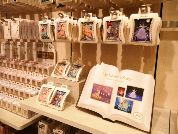 We visit the brand-new Disney store for grown-up women in Tokyo’s ...