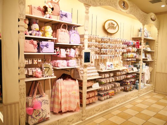 We visit the brand-new Disney store for grown-up women in Tokyo’s ...