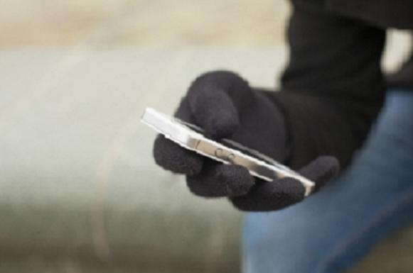 Is smartphone pinky the new text claw? Overuse of mobile devices found ...