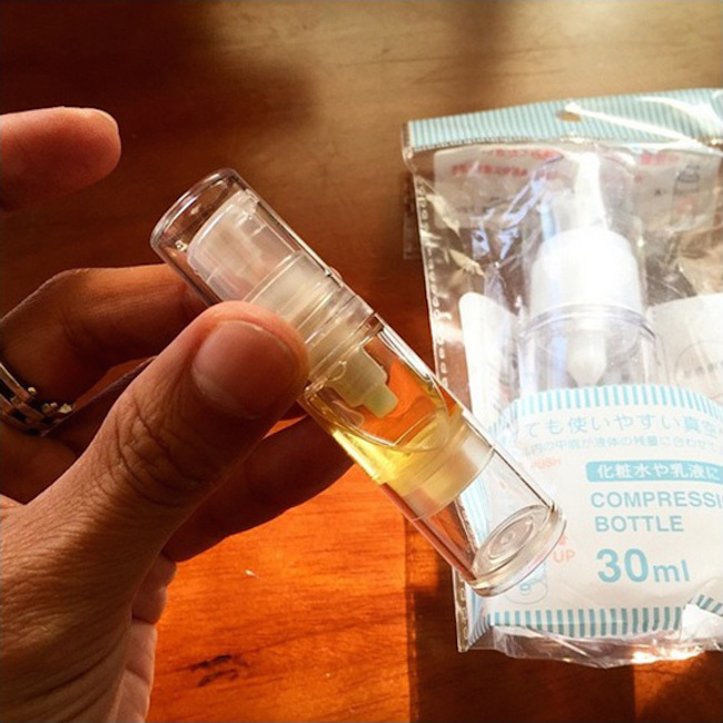 This “revolutionary” Japanese compression bottle is our 100-yen shop ...