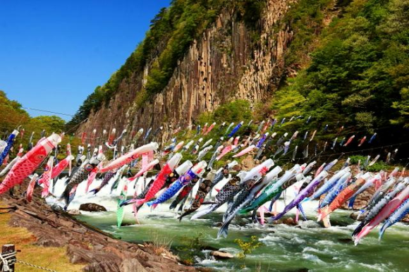 Japan celebrates Children’s Day by flying beautiful carp streamers ...