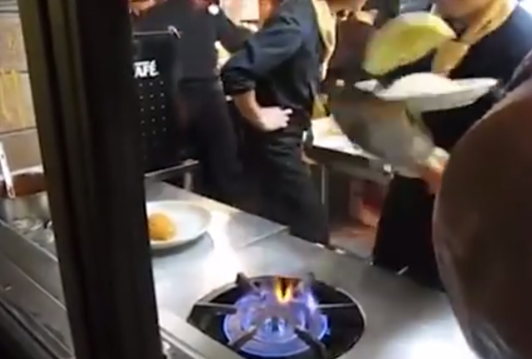 Japanese chef shows off amazing cooking skills with high-flying ...