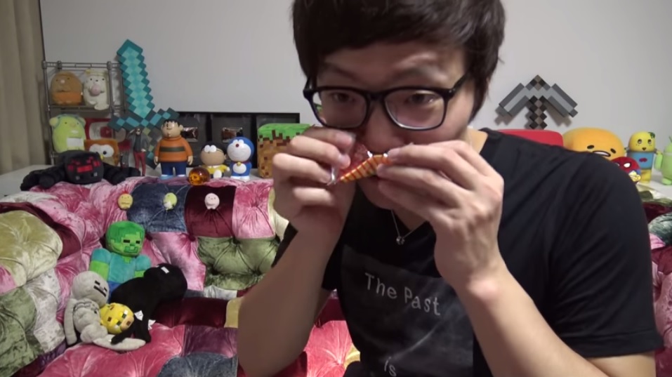 Sweet omelette-flavored gummies? Famous Japanese YouTuber tries it so ...