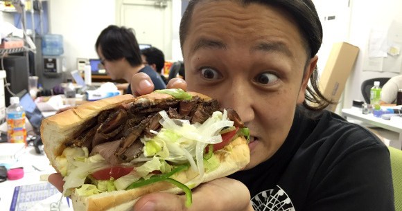 Our reporter tries to order a 100-slice beef sandwich at Subway Japan ...