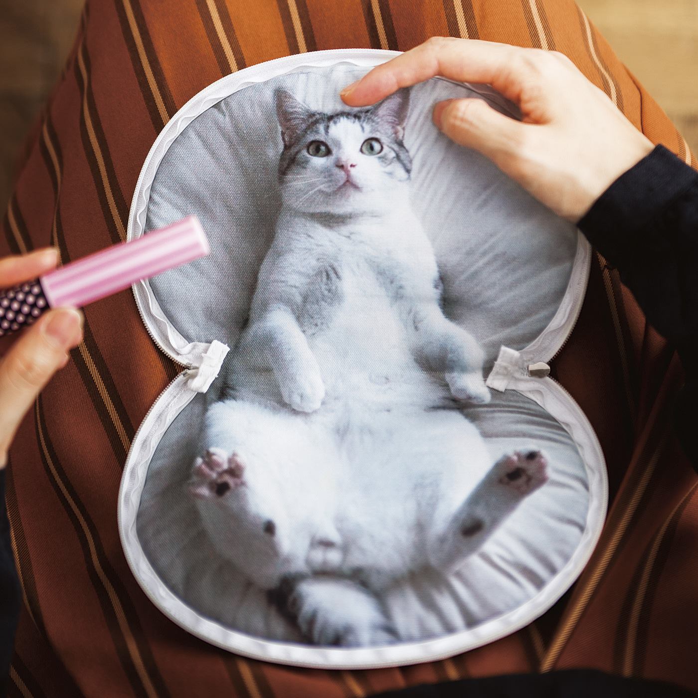 Carry a cute kitten in your handbag with the adorably soft kitten pouch ...