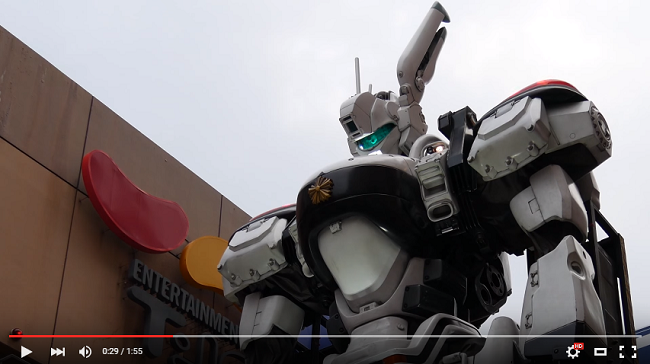 Giant mecha spotted on Japanese highway by anime fan motorist【Video ...