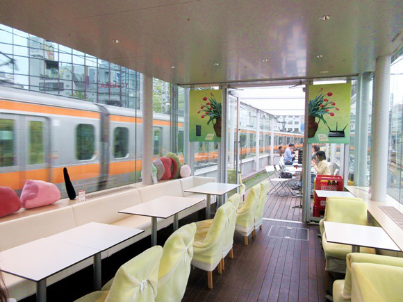 We check out the awesome Tokyo restaurant sandwiched between two active ...