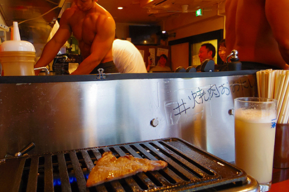 “Macho” yakiniku restaurant offers beef with a side of beefcake【Photos ...