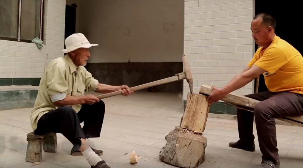 Chinese artisans use traditional foot-powered lathe to craft beautiful ...
