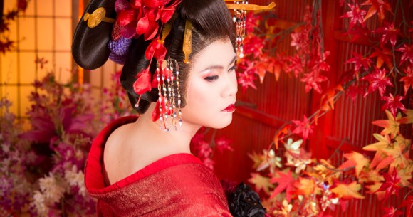 Our male reporter transforms into a beautiful Japanese courtesan at ...