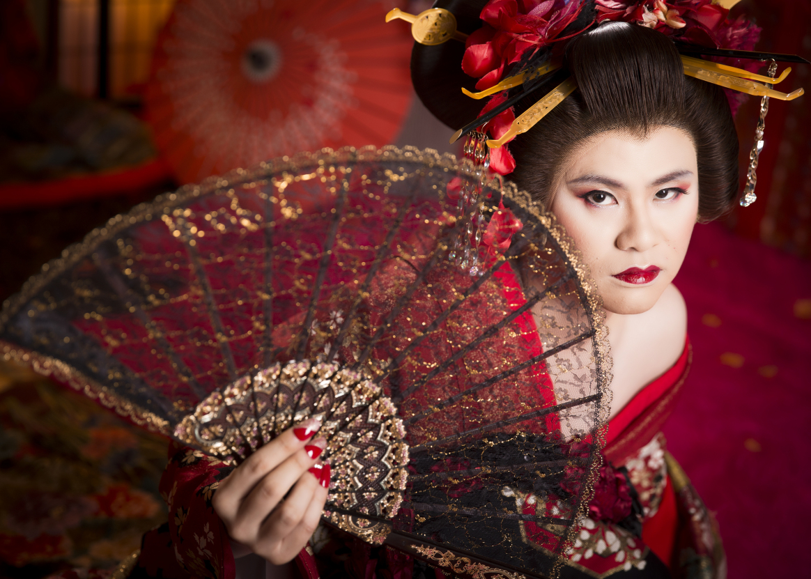 Our male reporter transforms into a beautiful Japanese courtesan at ...