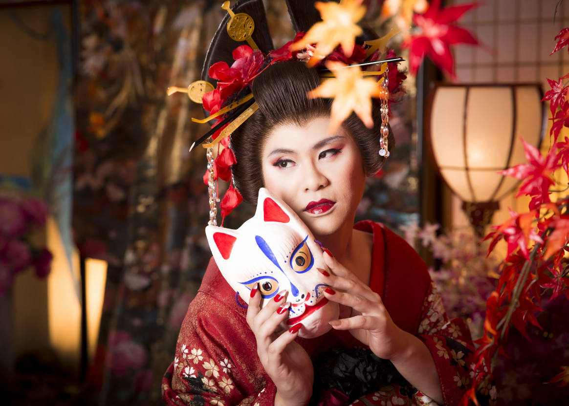 Our male reporter transforms into a beautiful Japanese courtesan at ...