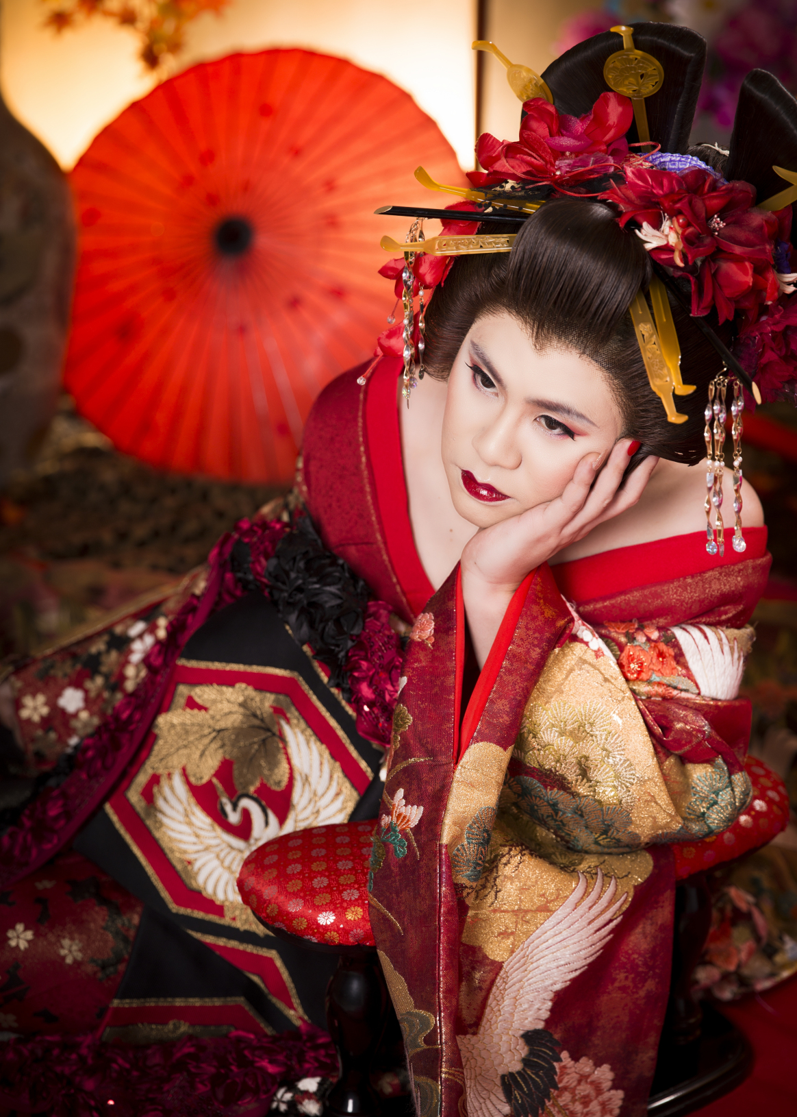Our male reporter transforms into a beautiful Japanese courtesan at ...