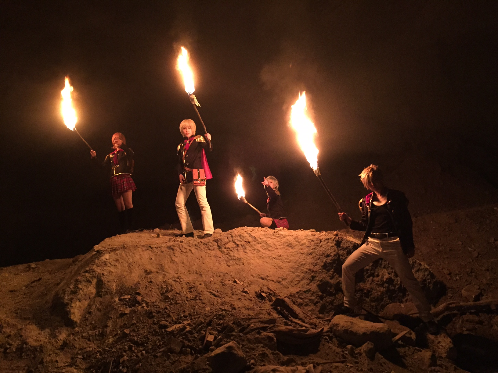 Awesome cosplay tour offers photos shoots with explosions and blazing ...