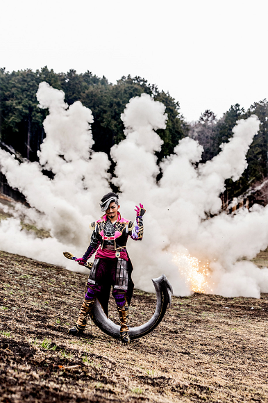 Awesome cosplay tour offers photos shoots with explosions and blazing ...