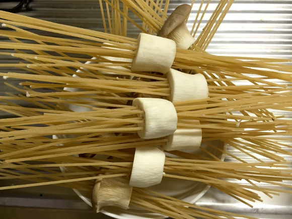 Japan’s trendy eringi mushroom pasta recipe: As eye-catching as it is ...
