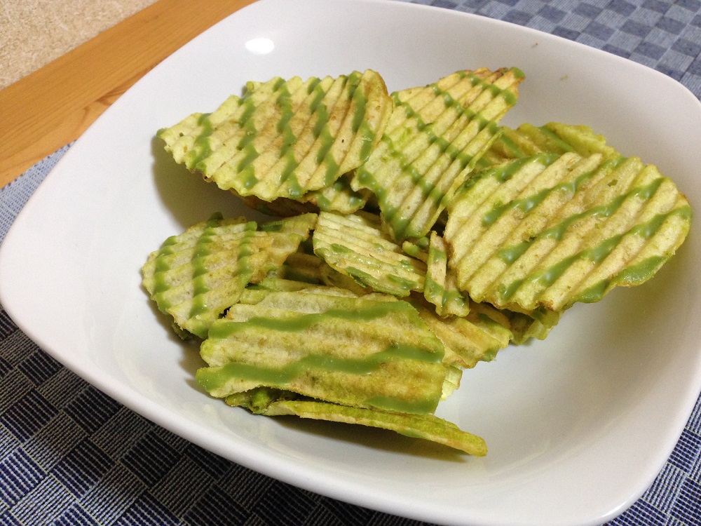 Green tea chocolate-covered potato chips arrive in Japan! 【Taste test ...