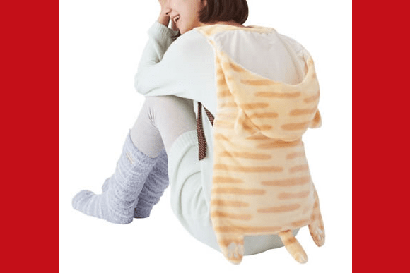 Piggybacking Japanese cat capes and kitty backpacks will keep you warm ...