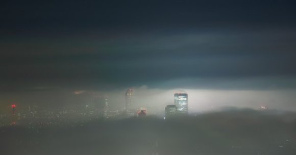 Silent Tokyo looms as dense fog rolls into Japan’s largest city【Photos ...