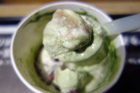 We try the new matcha McFlurry from McDonald’s Japan【Taste Test ...