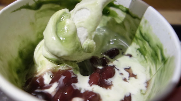 We try the new matcha McFlurry from McDonald’s Japan【Taste Test ...