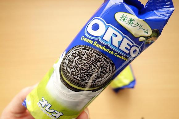 We try the new full-sized matcha Oreo cookies from Japan | SoraNews24 ...