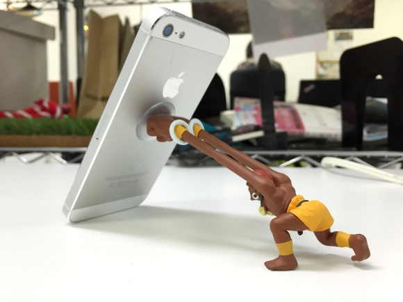 Beat your phone into submission with these Street Fighter 2 capsule toy ...