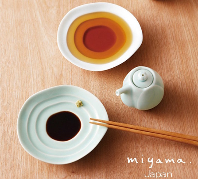 Unique soy sauce cruet saucer creates beautiful liquid art right on ...