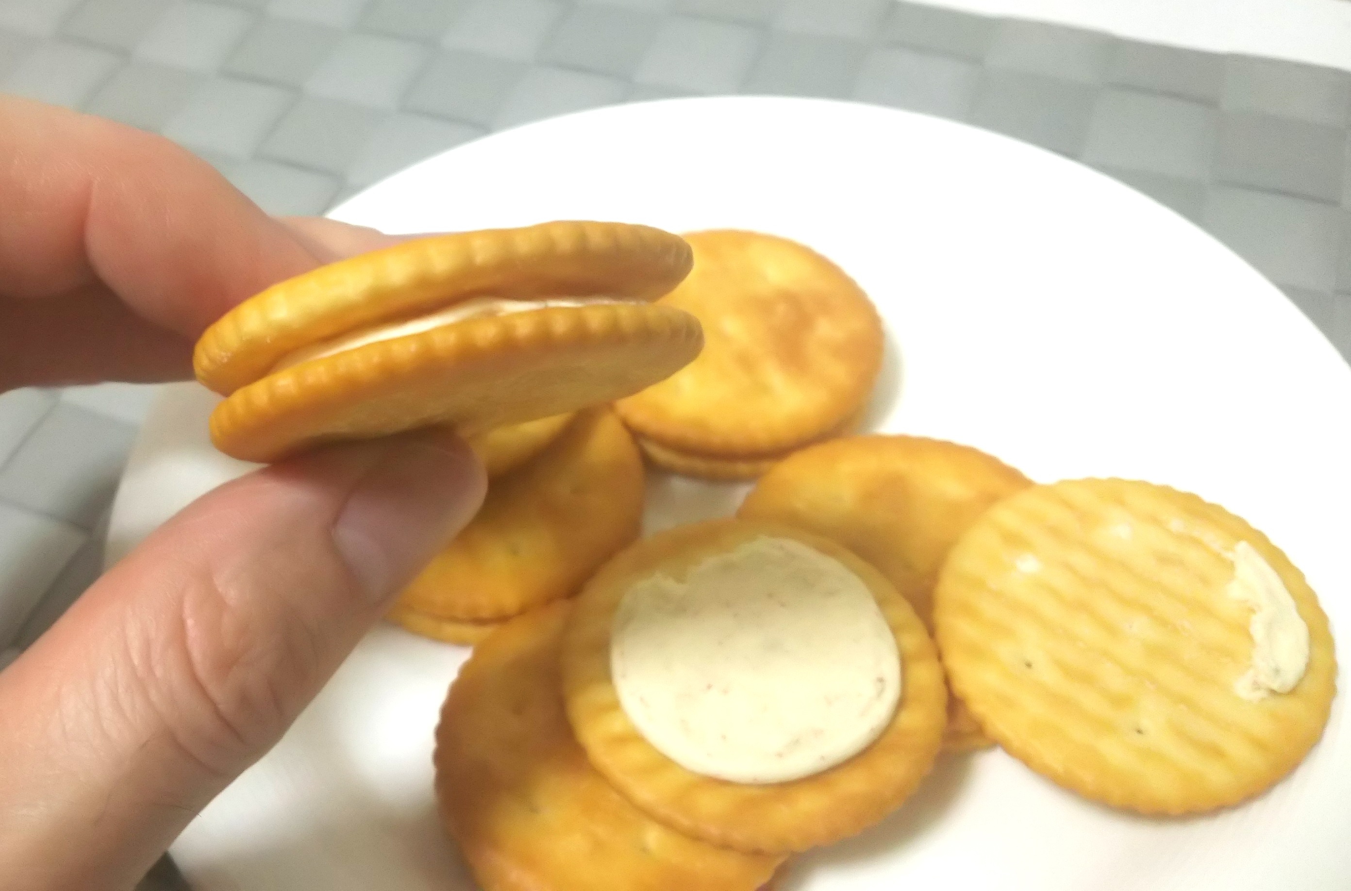 Taste the beginning of the end for Japanese Ritz: Wasabi & Cheddar ...