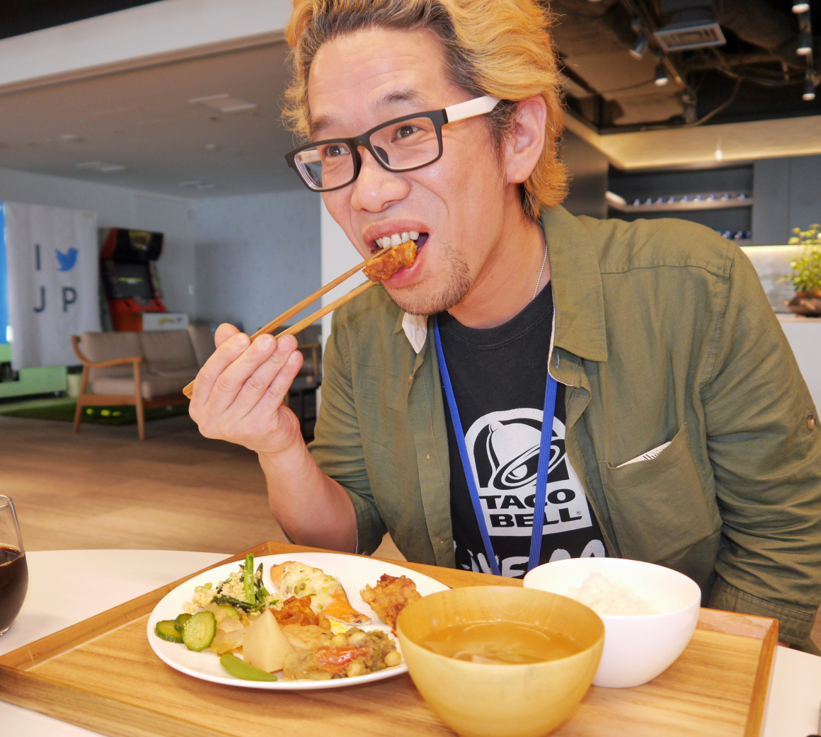 Mr Sato takes a trip to Twitter Japan’s lunch room, gorges on their ...
