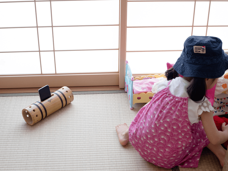 Beautiful Japanese bamboo speakers let you to listen to music without ...