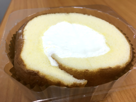 We taste-tested 10 convenience store roll cakes for Roll Cake Day ...