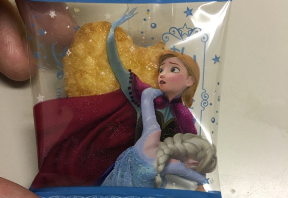 Frozen’s Elsa enjoys a cosy Japanese winter break under the kotatsu ...