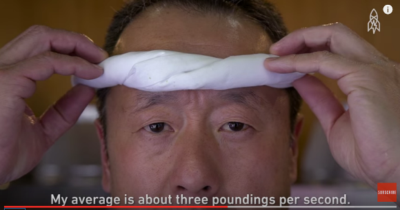 The fastest mochi maker in Japan reveals secrets of his technique【Video ...