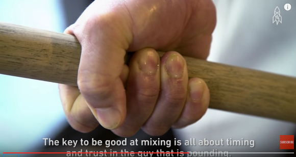 The fastest mochi maker in Japan reveals secrets of his technique【Video ...