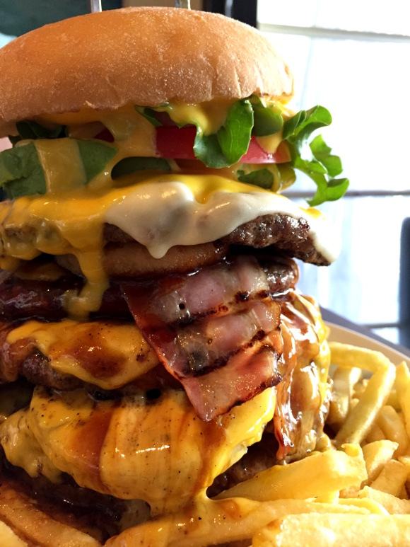 We take on the “Giga Monster Burger” at Teddy’s Bigger Burger【Taste ...