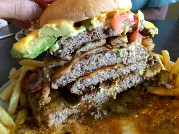 We take on the “Giga Monster Burger” at Teddy’s Bigger Burger【Taste ...