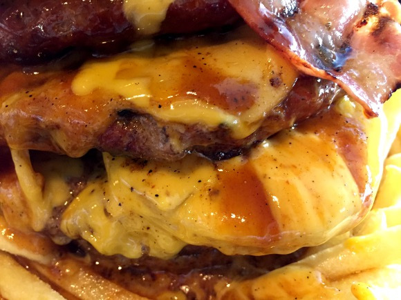 We take on the “Giga Monster Burger” at Teddy’s Bigger Burger【Taste ...