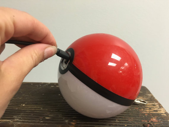 Pokémon Go players can now keep phones charged with hand-made Poké Ball ...